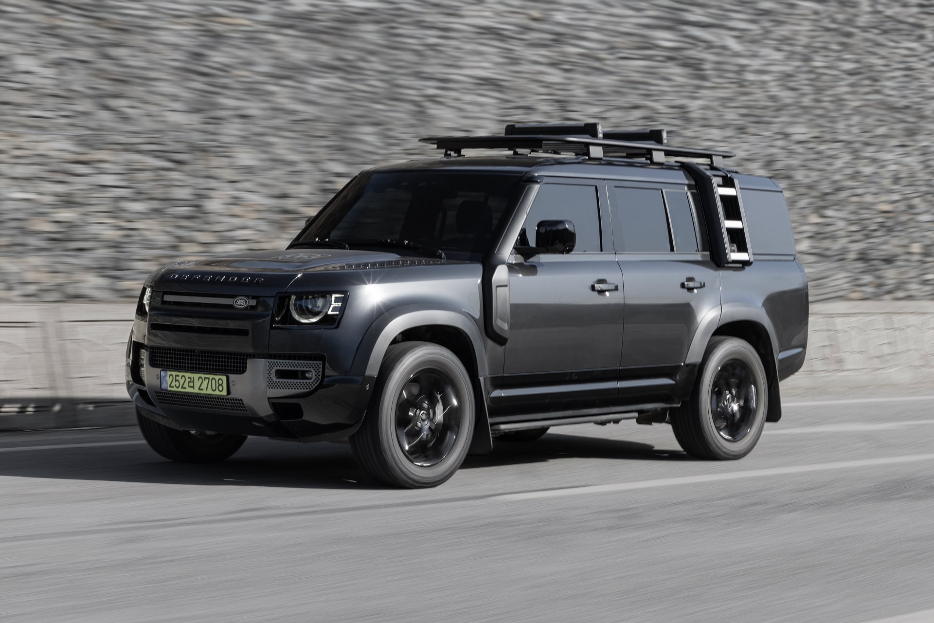 [새 차] 랜드로버 올 뉴 디펜더 130 P400 아웃바운드 – 디펜더 라인업 가장 큰 모델에 강인한 이미지 부여한 5인승 모델 ...